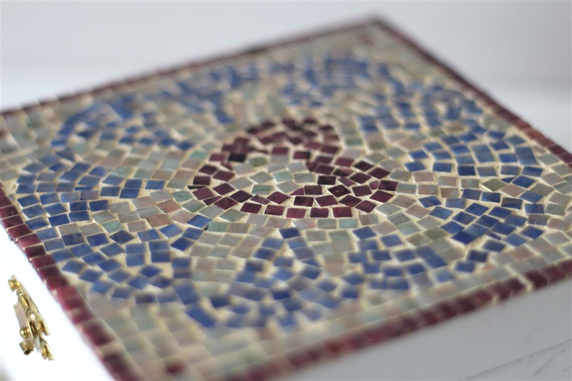 emuse: Mosaic box