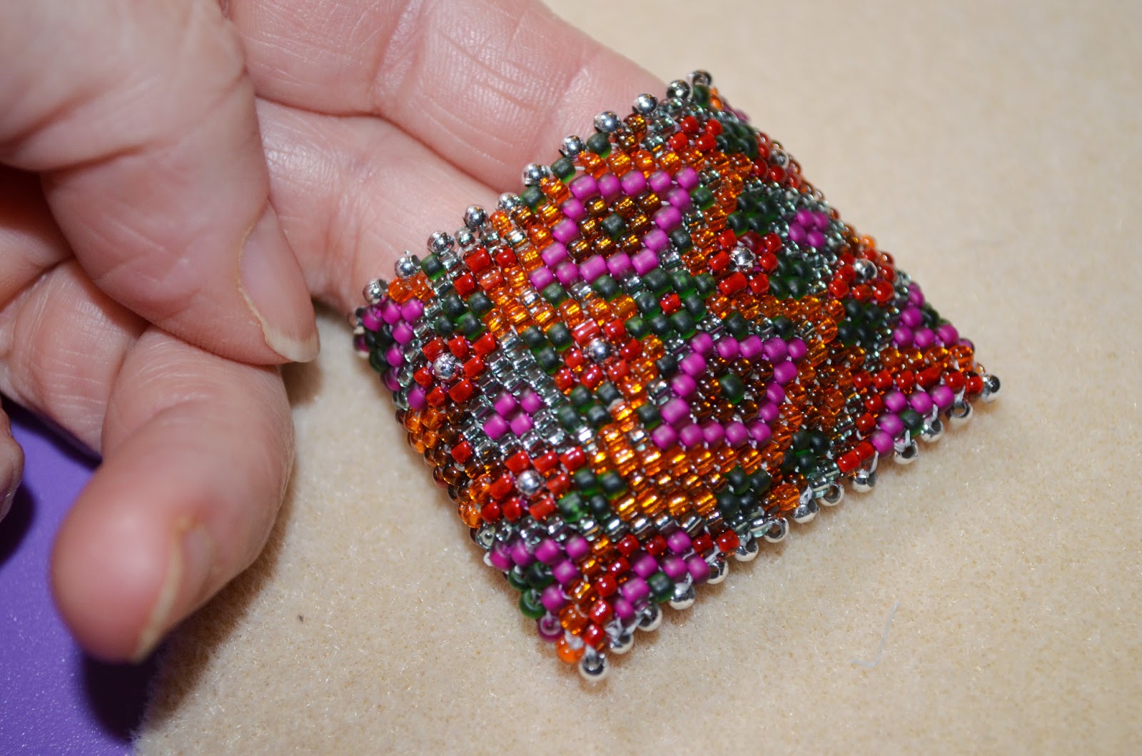 There's a Dragon in my Art Room: My little beaded pouch - Done!