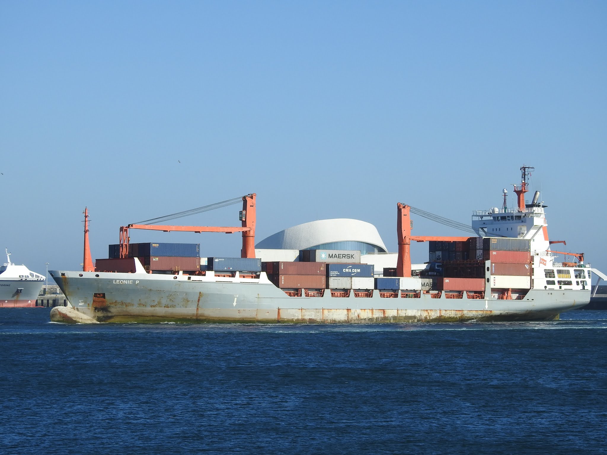 Sergio@Cruises: Cargueiro N/M LEONIE P afretado ao GRUPO GS Lines