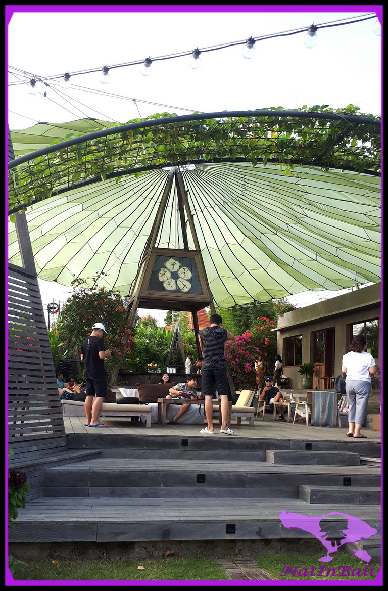 NatInBali: Parachute Bali