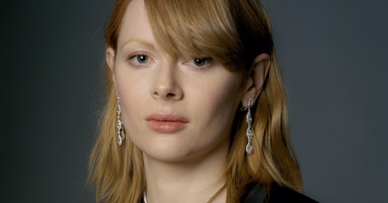 SNEAK PEEK : Emily Beecham: "The Fall"