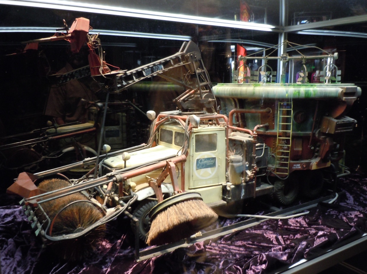 Costumes, props and models from Who Framed Roger Rabbit... | Hollywood ...