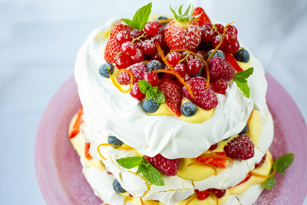 BLABERRINGS: BERRY PAVLOVA FOR SUMMER