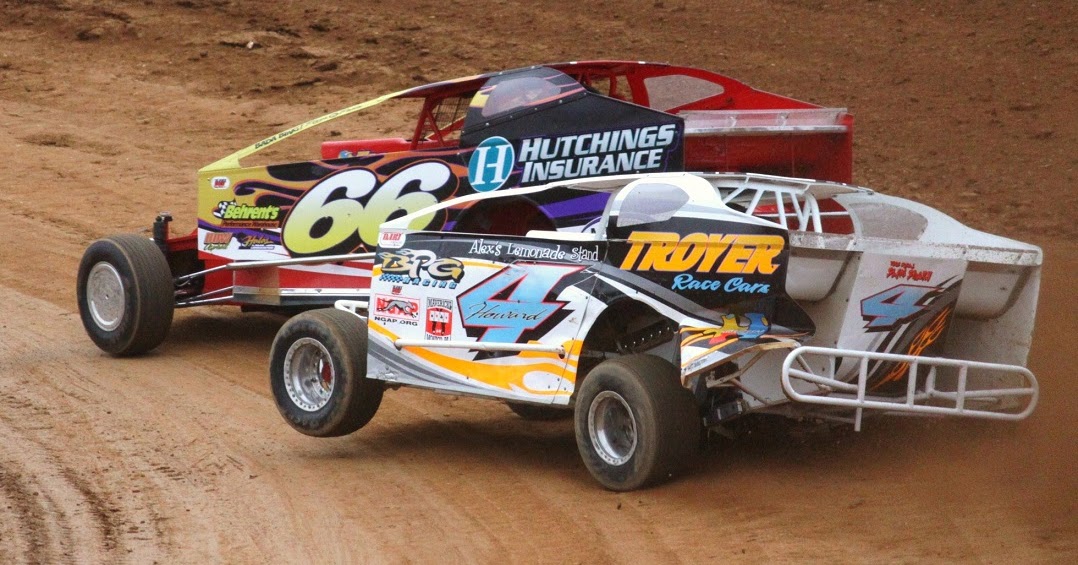 COWPATTY NATION: DUANE HOWARD RACES DANNY JOHNSON (Bruce Thomas photo)