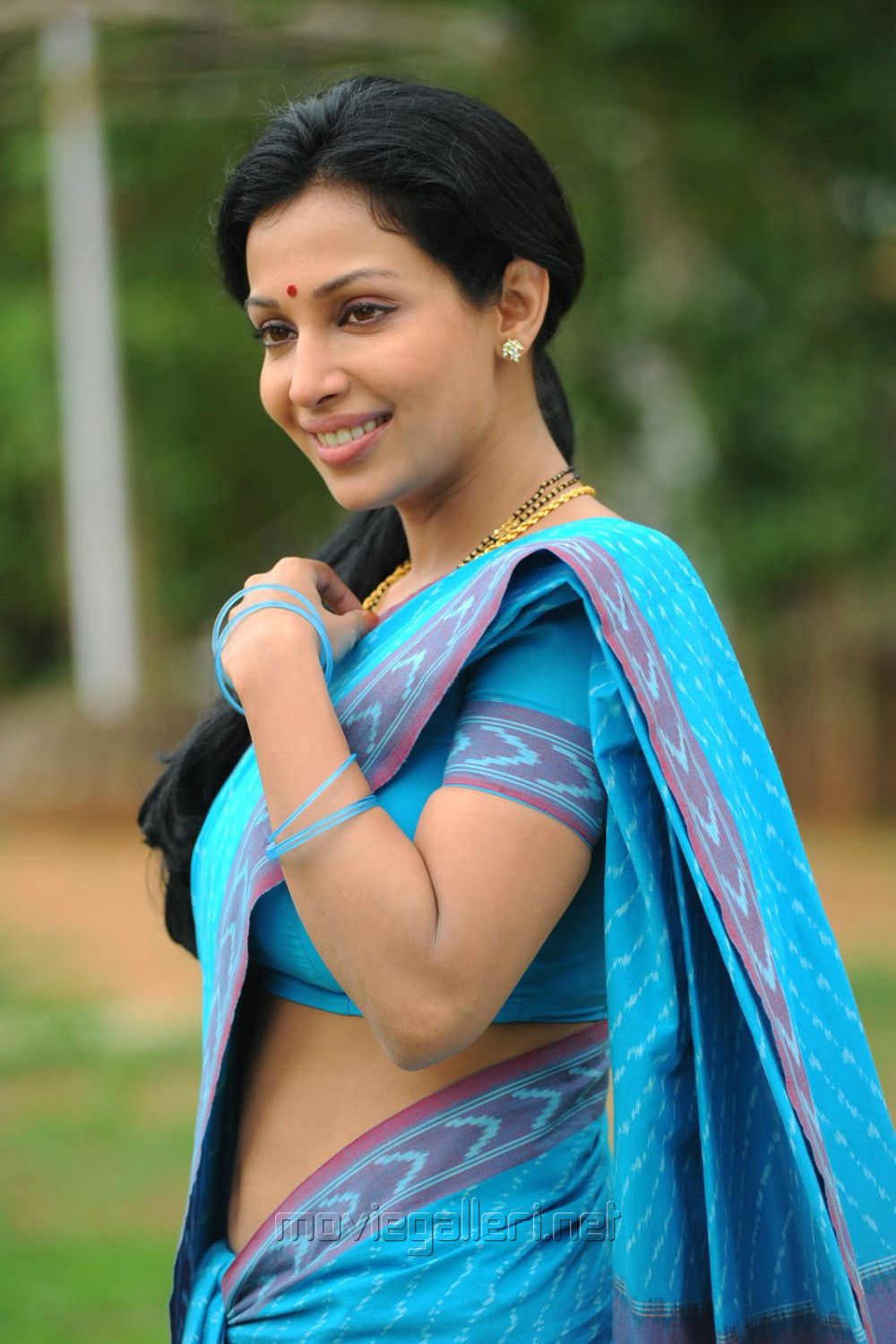 Desi Actress - pixerdesi: Flora saini Hottish Look in Saree ★ Desipixer