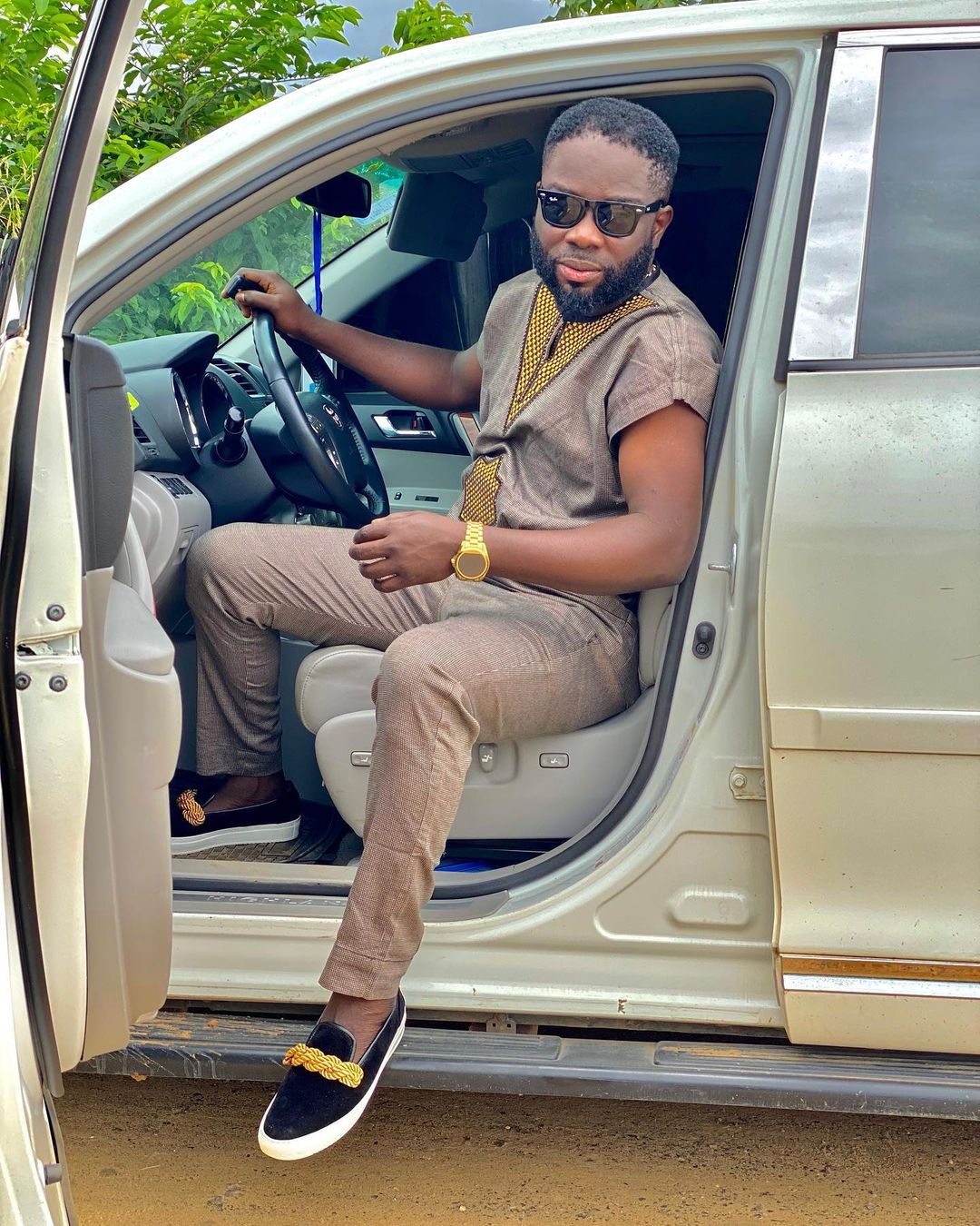 Pictures of Ibrahim Yekini Itele D Icon car