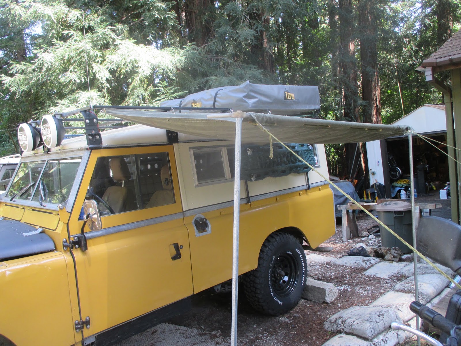 Genocache: Awning on a Land Rover 109
