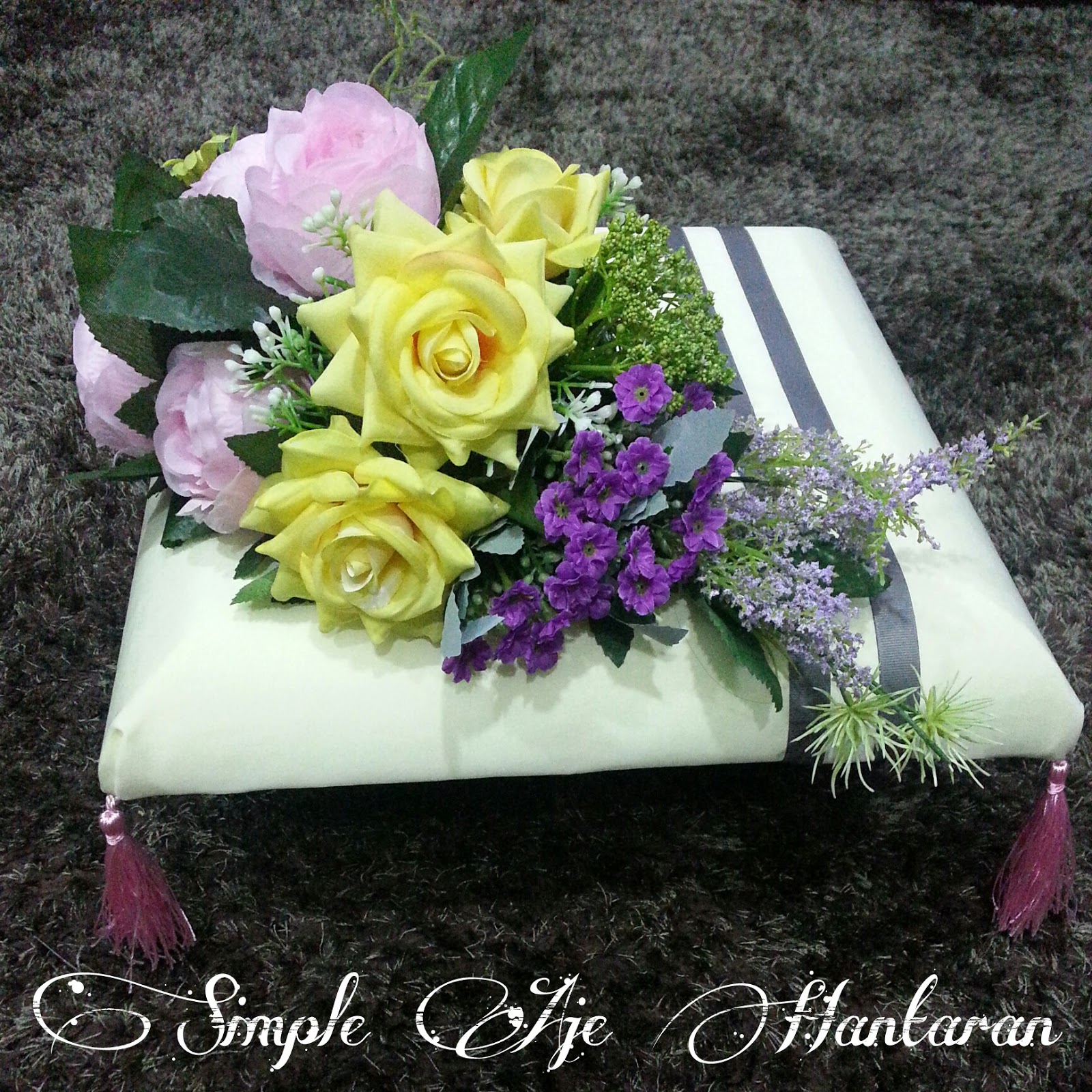 Simple Aje Hantaran: Bantal dan Bunga Dulang Pastel