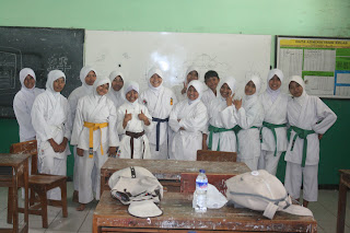 SMK NEGERI 3 CIMAHI BERSATU: Demontrasi di SMP Negeri 3 Cisarua