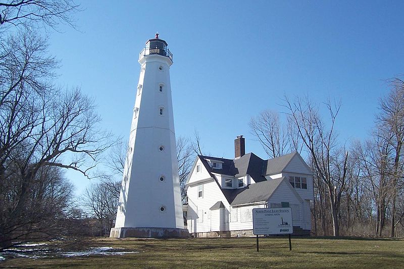Day Hiking Trails: Milwaukee lighthouse offers panoramic view