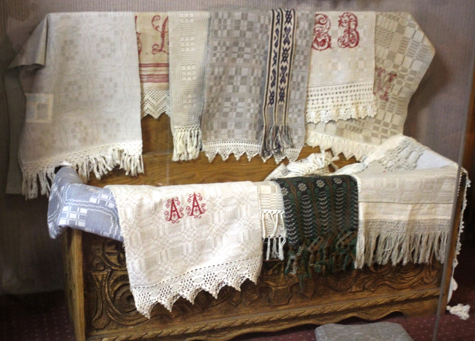 ABT UNK: Travel Tuesday: Textiles at the Balzekas Museum of Lithuanian ...