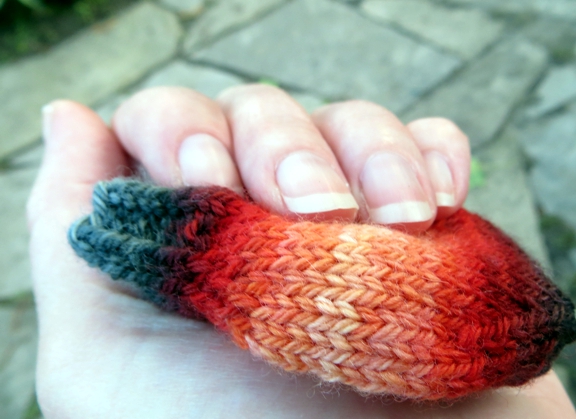Earbud pouch: a free knitting pattern