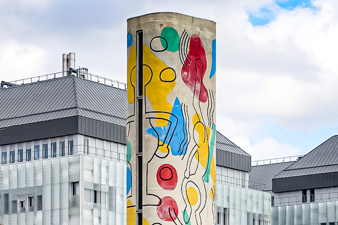 Paris : Tour Keith Haring, le totem pop art de l'Hôpital Necker Enfants ...