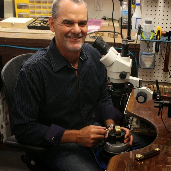 Les couteaux gravés à la main par David Sheehan