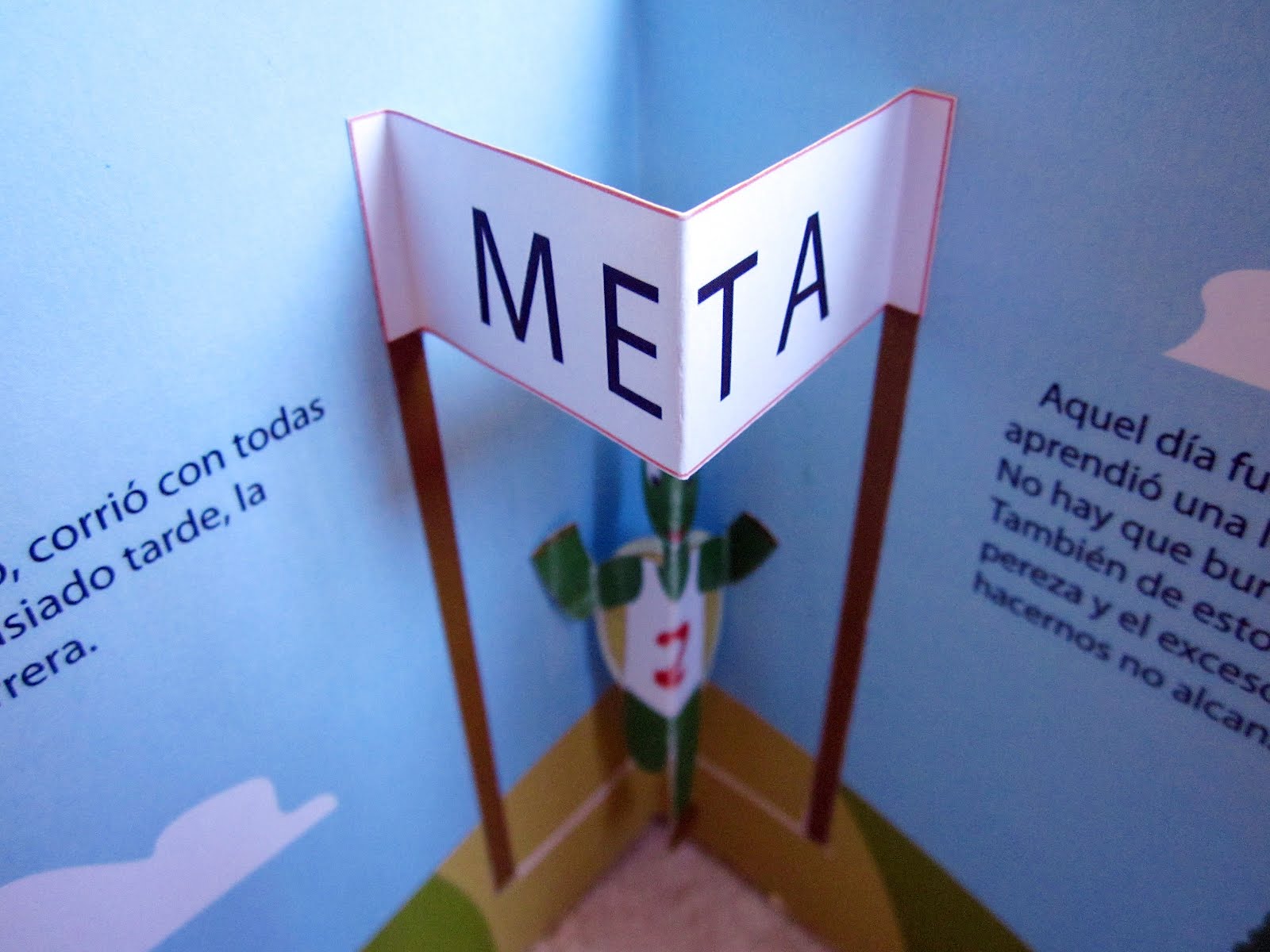 Diseño Gráfico: Libro pop-up "La liebre y la tortuga"