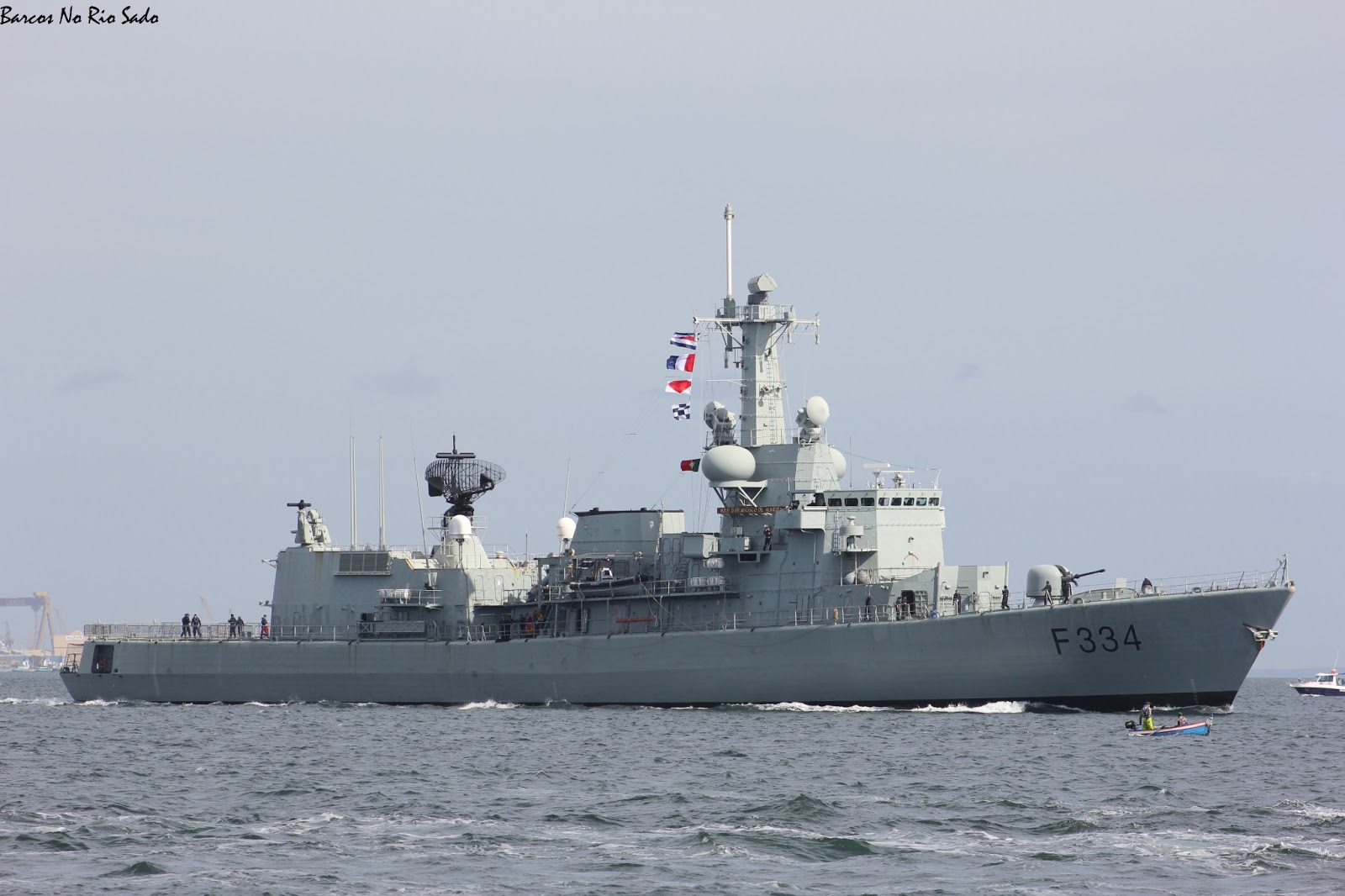 Barcos No Rio Sado: F334 e F330