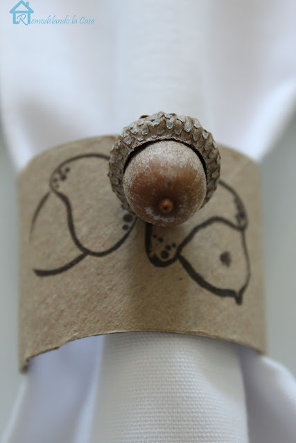 Easiest, Cheapest Acorn Napkin Rings - Remodelando la Casa