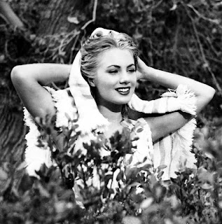 Slice of Cheesecake: Shirley Jones, pictorial