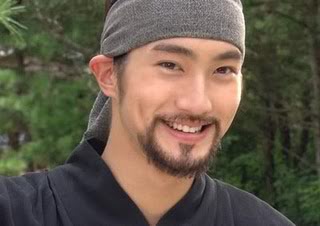 KPOP: Eunhyuk tells Siwon to shave his beard!
