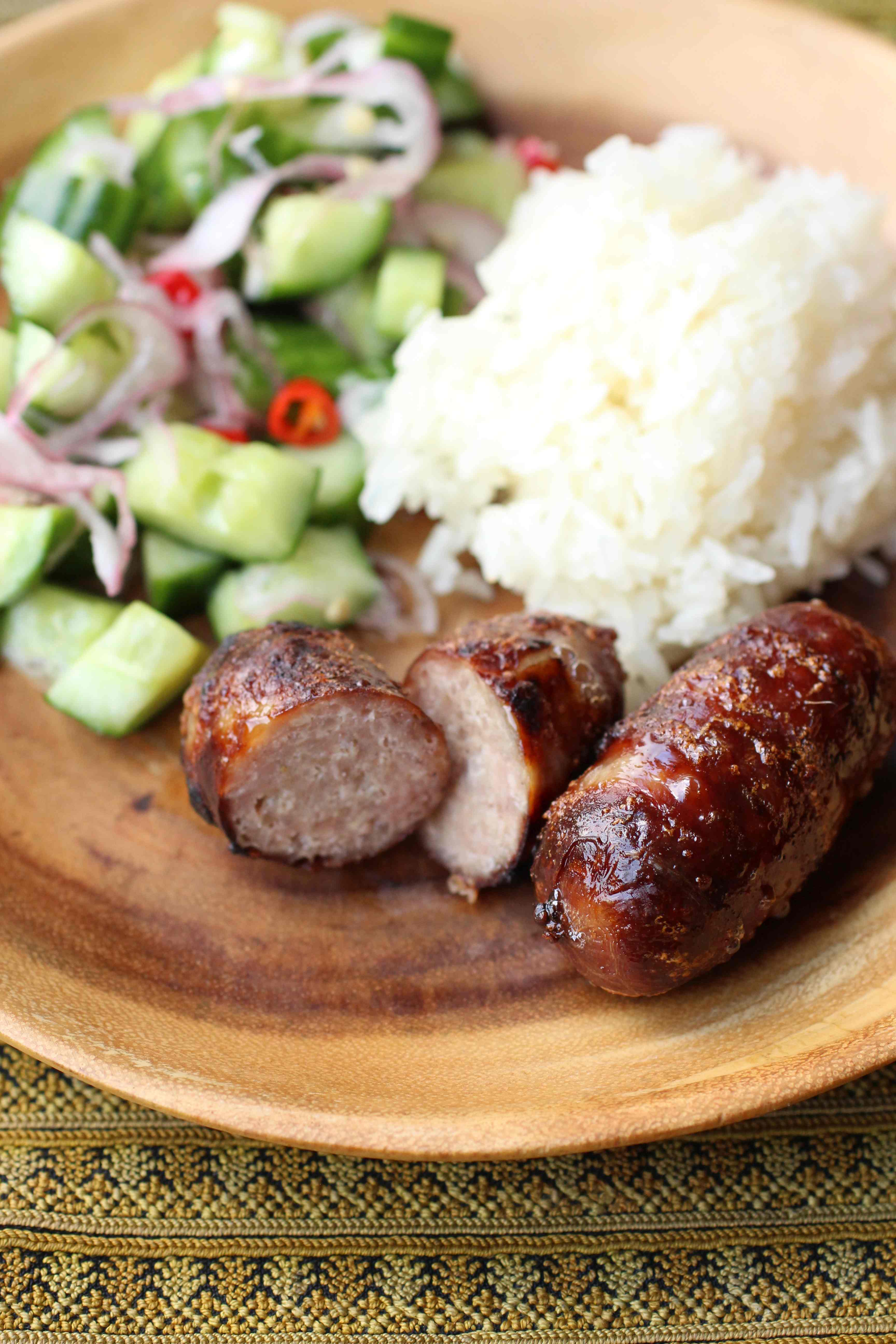 Un peu gay dans les coings...: Petites saucisses laotiennes à l'ail ...