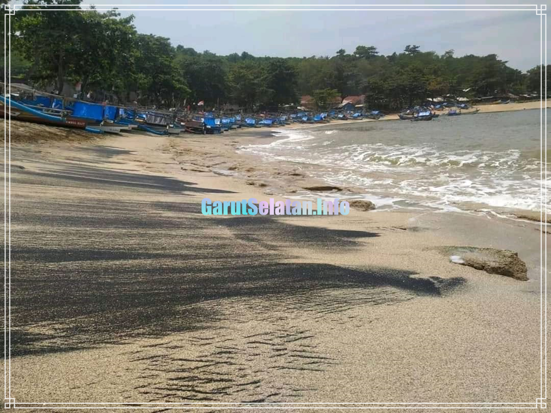 Gelombang Pasang Naik 3 Meter di Pelabuhan Rancabuaya, 2 Unit Perahu Nelayan Rusak Ringan