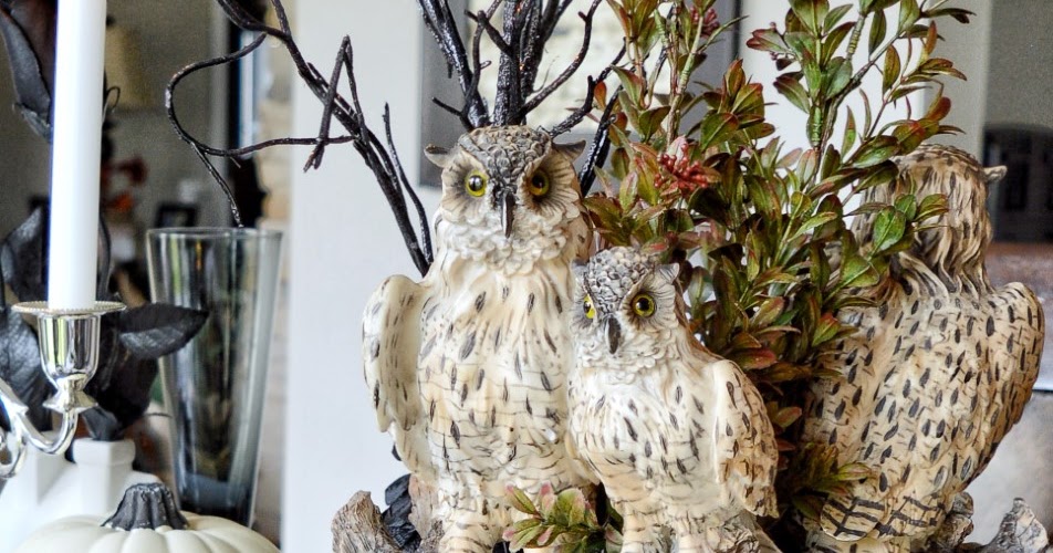 Dining Delight: Spooky Owl Halloween Tablescape