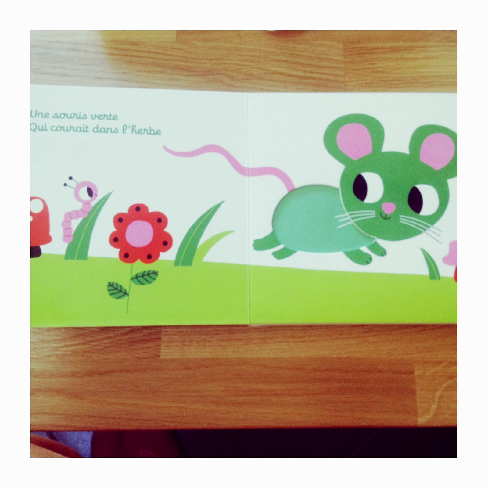 Une souris verte [comptine pour petits doigts] [éveil]