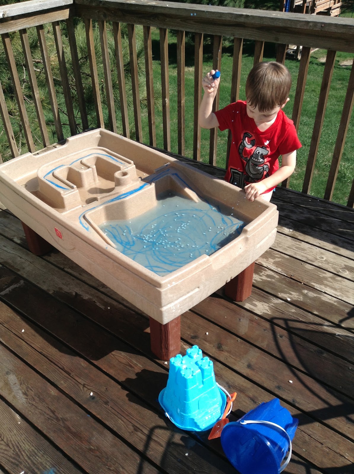 Holly's Arts and Crafts Corner: Summer Sensory Play: Blue Water Table Fun