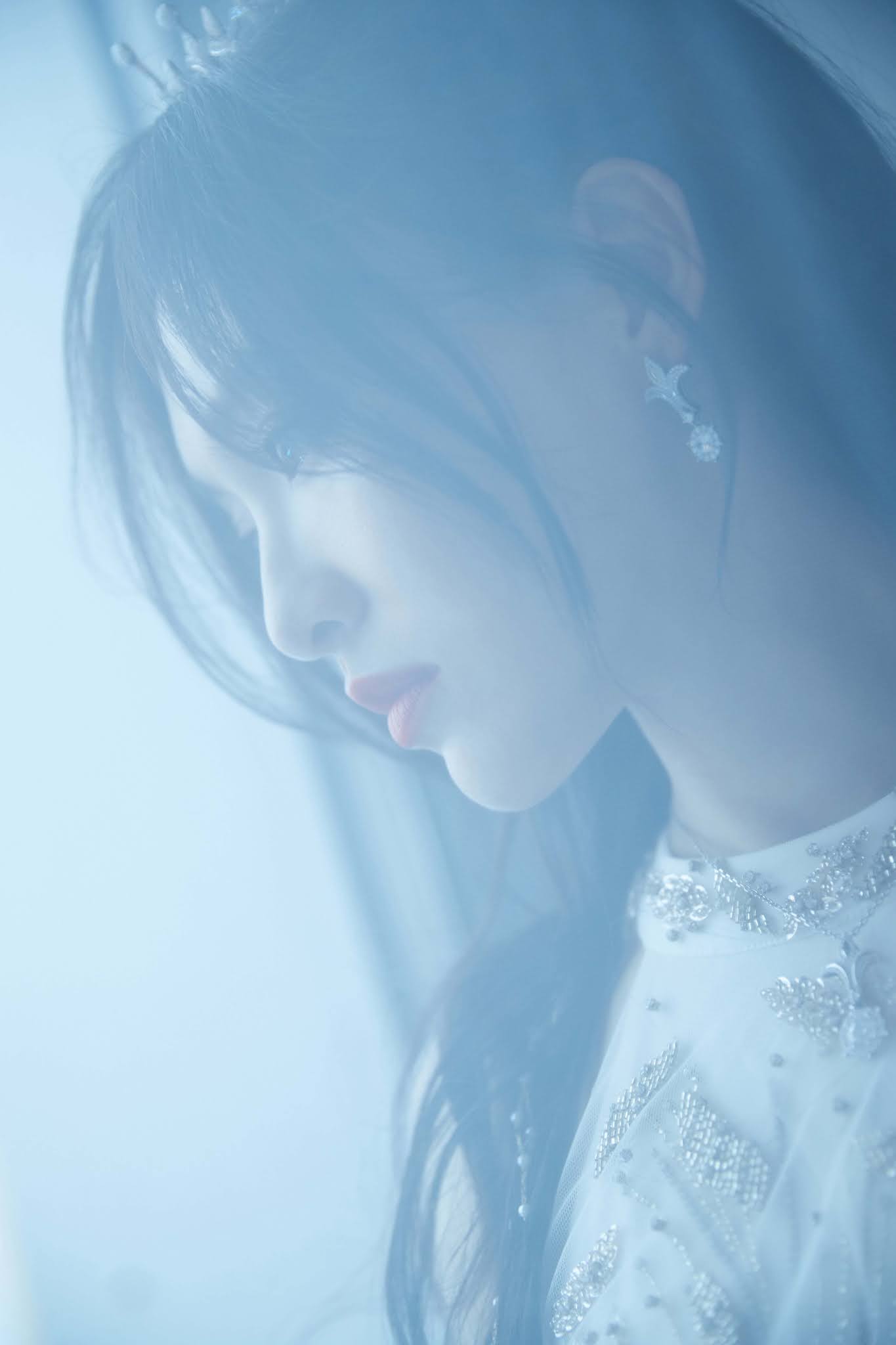 China Entertainment News: Tang Yan poses for photo shoot