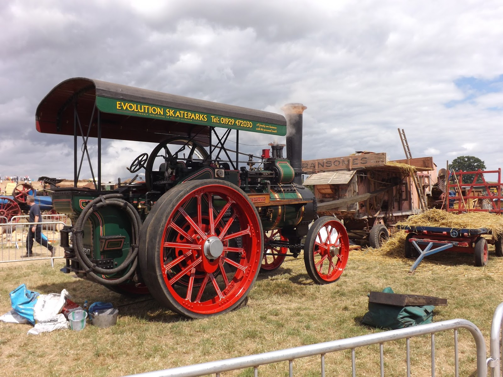 Sam's World: Welland Steam Rally: Road Making With "Howard"...