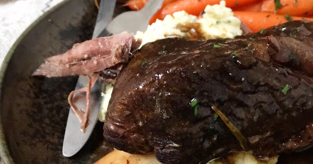 Traaggegaarde runderribben