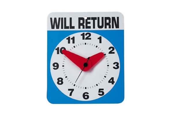 Reloj del letrero de "Regreso a las..." | La Guarida Geek