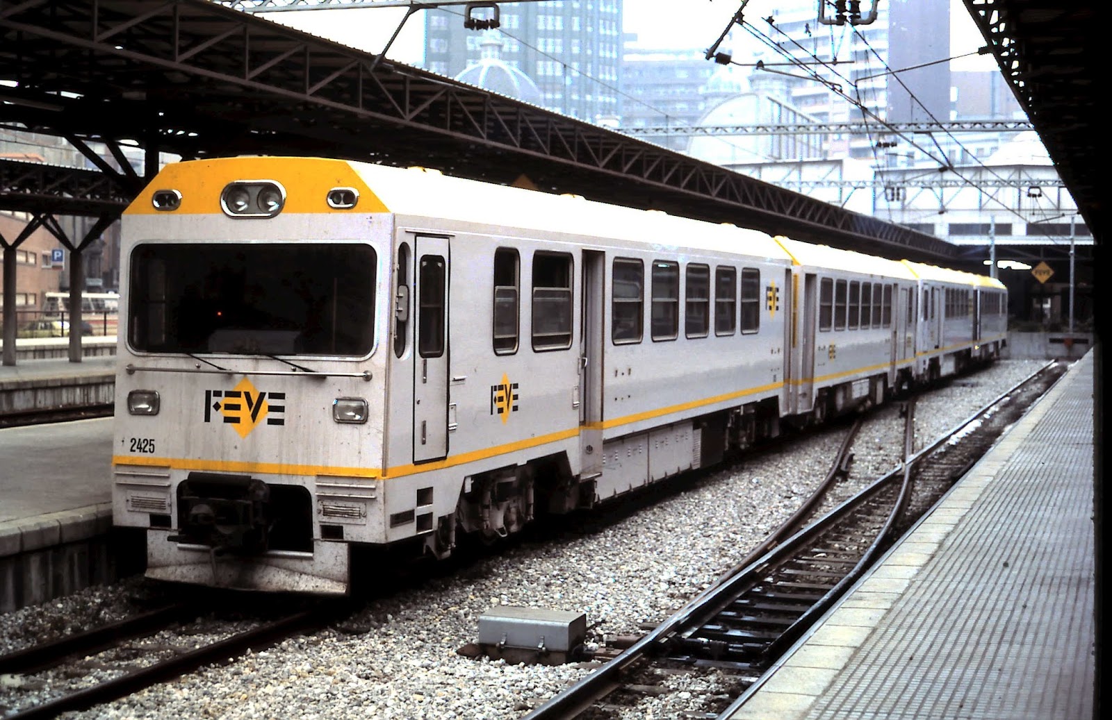 Trenes y tiempos: Crónicas de la vía estrecha (XLIV R): "Apolos" (FEVE ...