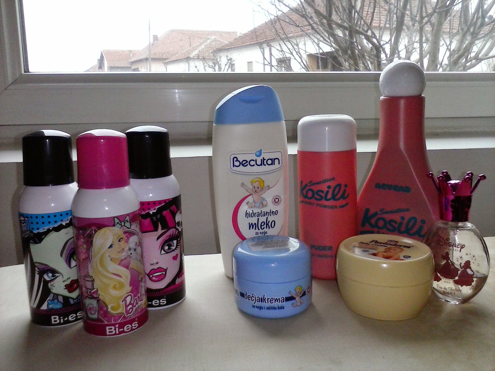 Yes, I use children's cosmetics - Women's corner