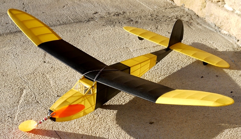 Free Flight -Vintage model airplane- cars-model retro avion et voiture ...