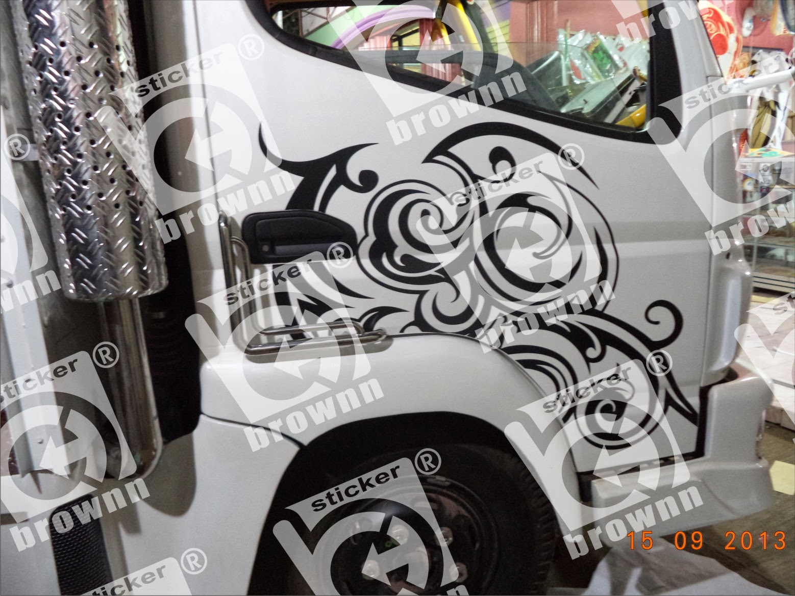 BROWNN EXOTIC: cutting sticker truck putih triball by.Brownn_ngemplak