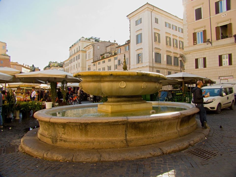 La fontana della Terrina - Pazza di Roma
