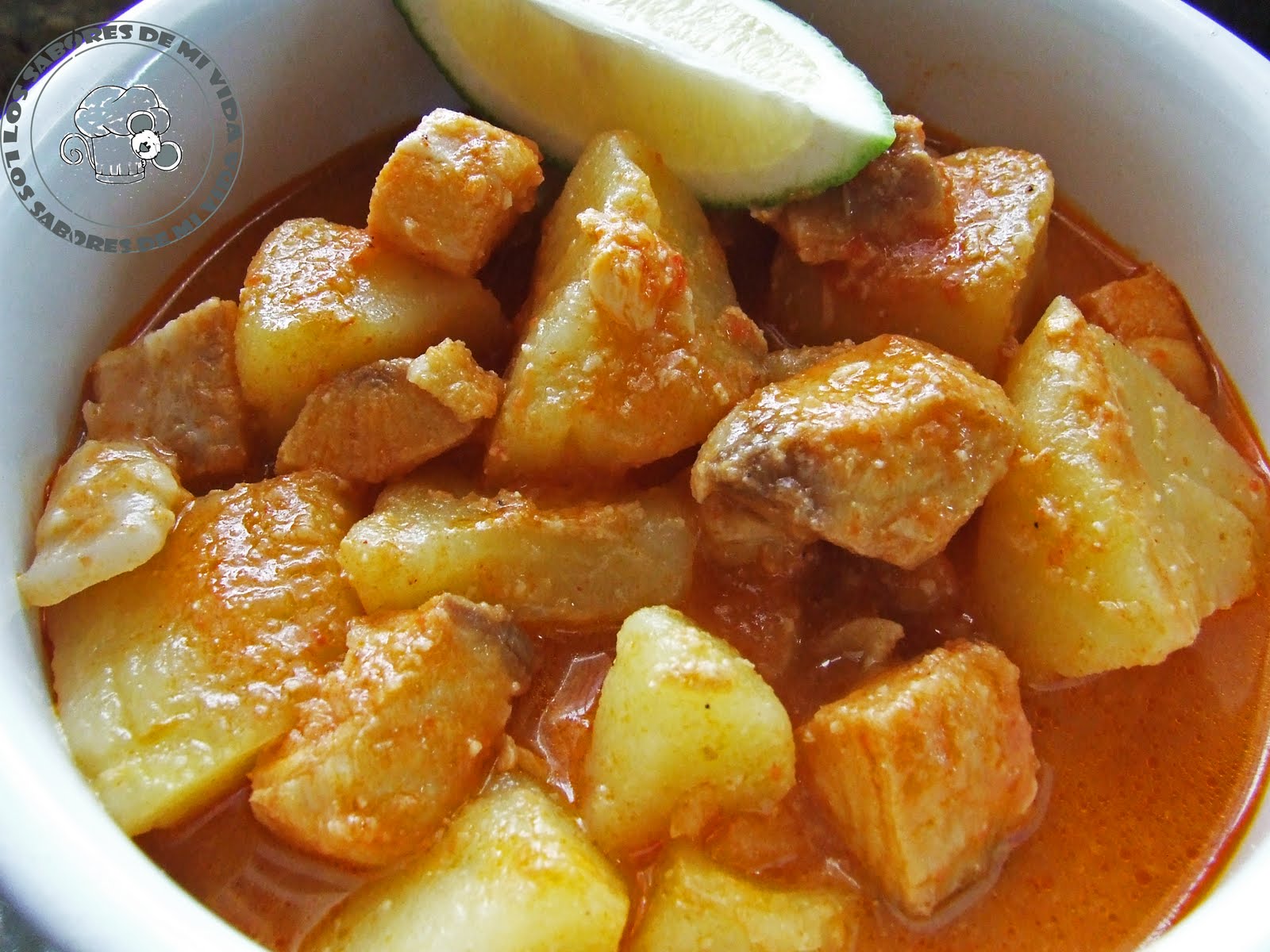 Los Sabores De Mi Vida: CAZON EN SALSA CON MAJADO