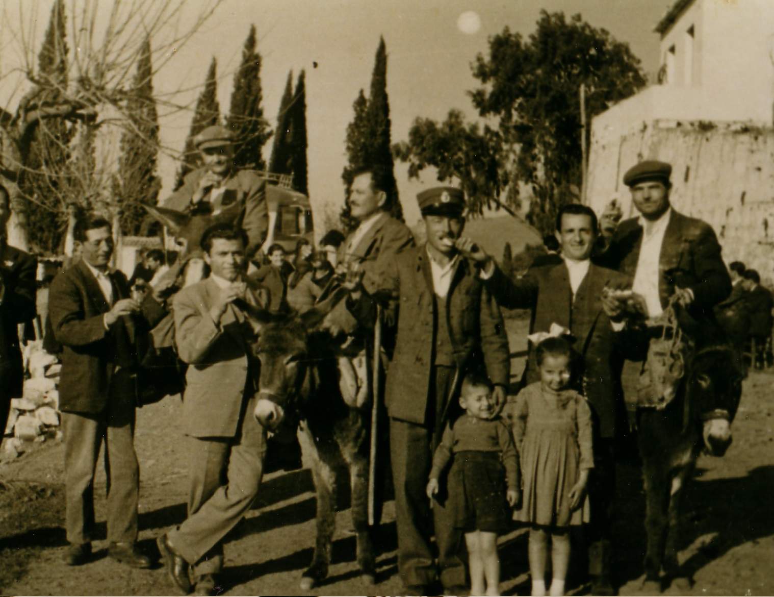 ΓΙΑΝΝΗΣ Δ.ΛΥΡΑΣ: ΑΦΙΕΡΩΜΑ ΣΤΟ ΜΠΙΖΑΝΙ ΤΗΣ ΒΑΛΥΡΑΣ