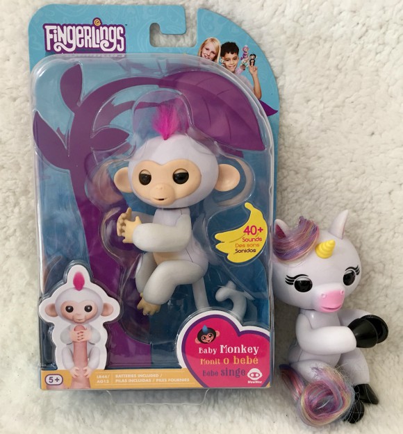 Stacy Talks & Reviews: Fingerlings by WowWee