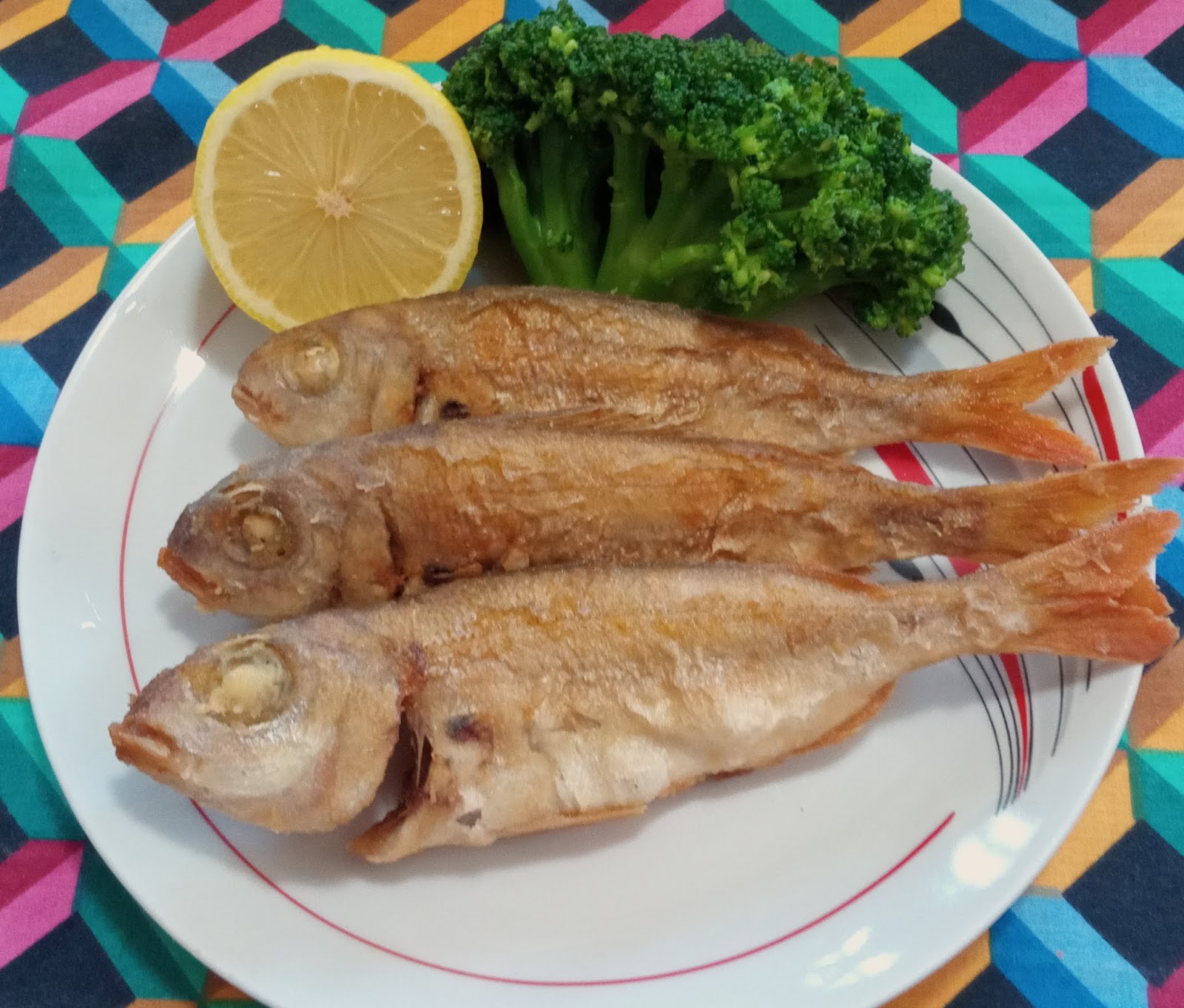 Arune's Flavors: Τηγανητά Ψαριά | Fried Fish Greek Style | ติกานิต๊ะ ...