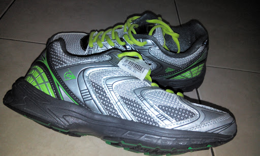 Life Begins at Forty: Kasut Jogging