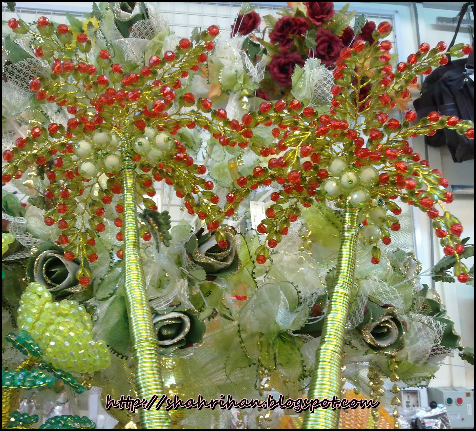 ..bINTanG BErKElipAn..: Bunga Manik