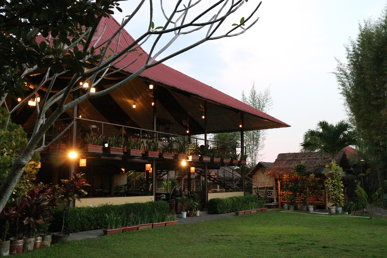 BS Resto, Restoran Etnik dengan Area Balcony yang Cantik