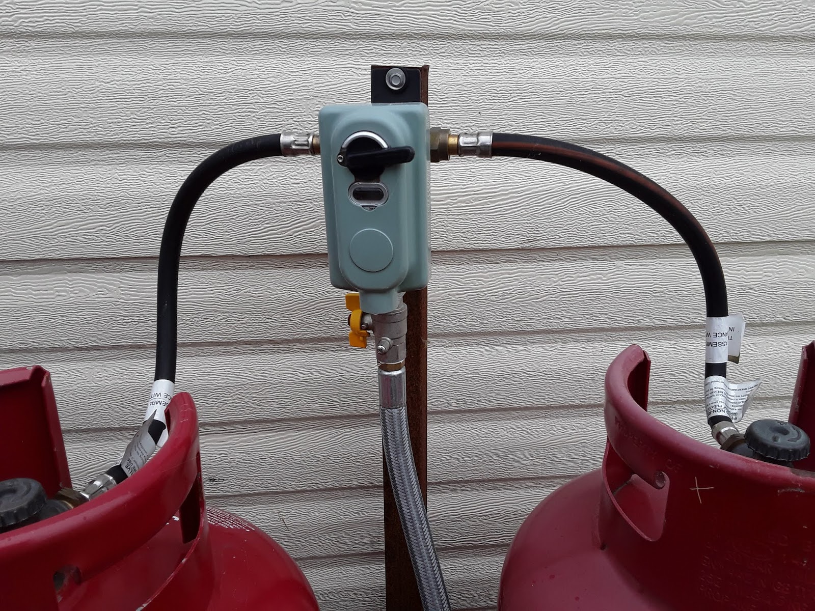 A Smaller and Simpler Life: The Magic Gas Cylinder