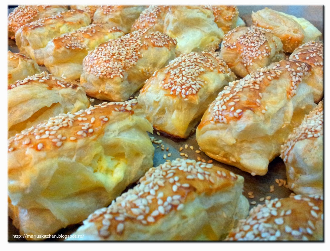 Marius' Kitchen: Pateuri cu branza (din foietaj)
