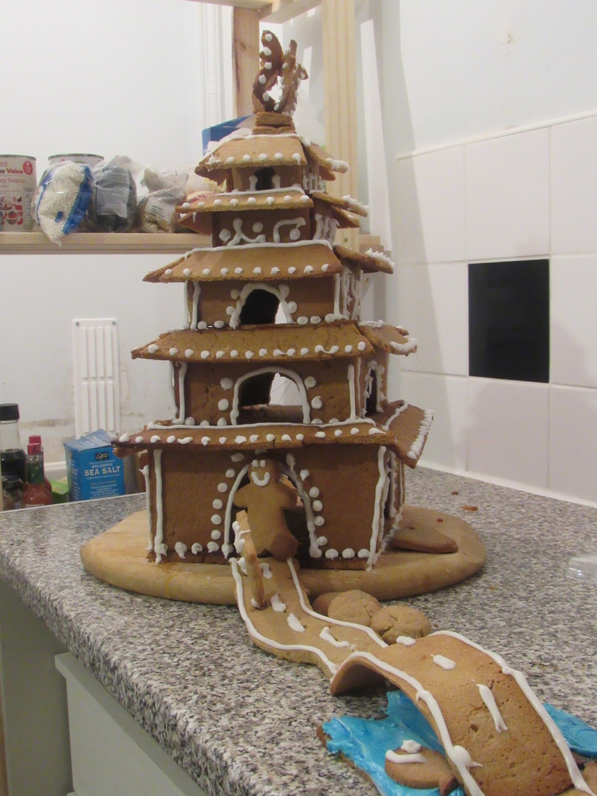 GBBO 2016 Week 2 - Pagoda Gingerbread House | Honeycomb Crunchies