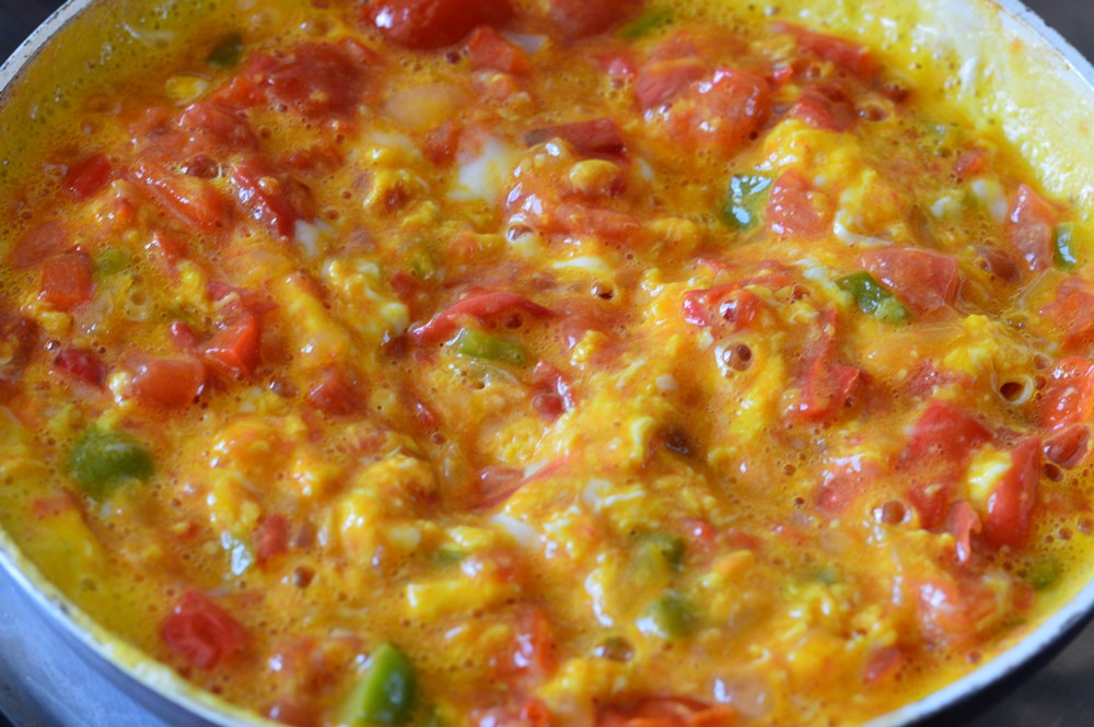 Omleta turceasca cu legume - Menemen - CAIETUL CU RETETE