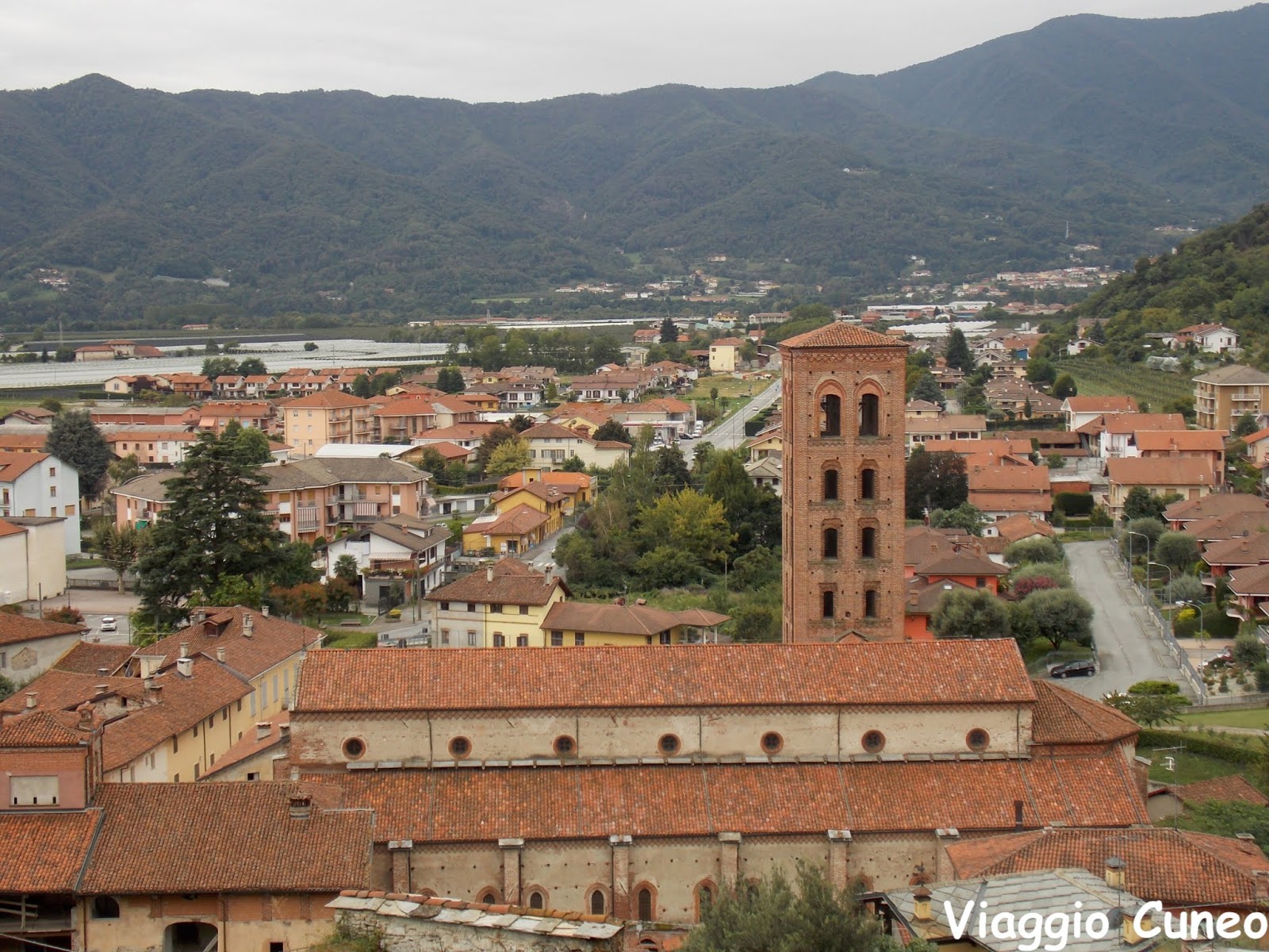 VIAGGIO CUNEO: LA STORICA COLLINA DI REVELLO