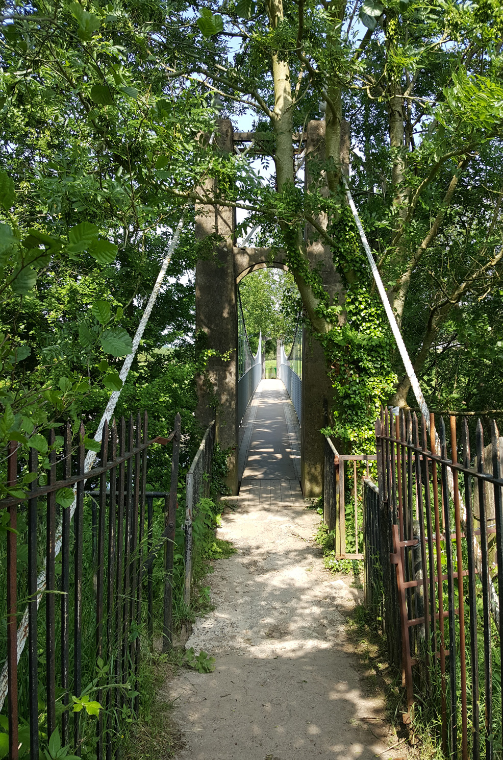 The Happy Pontist: Welsh Bridges: 13. Llandeilo Suspension Bridge